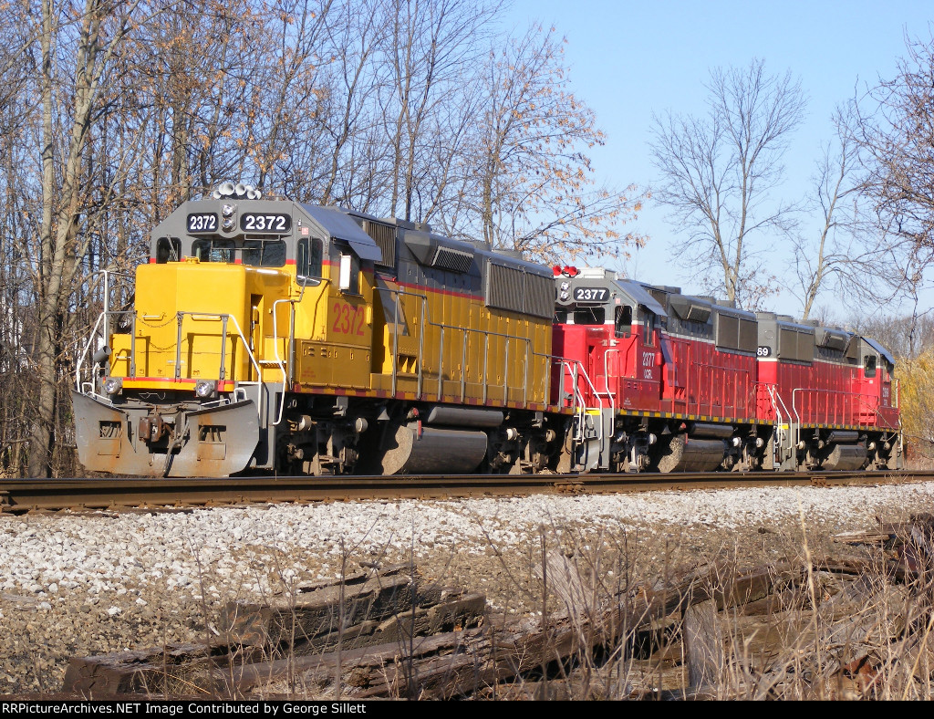 LTEX 2372 sits at the CCR's yard in Glenwillow with 2 other leasers.